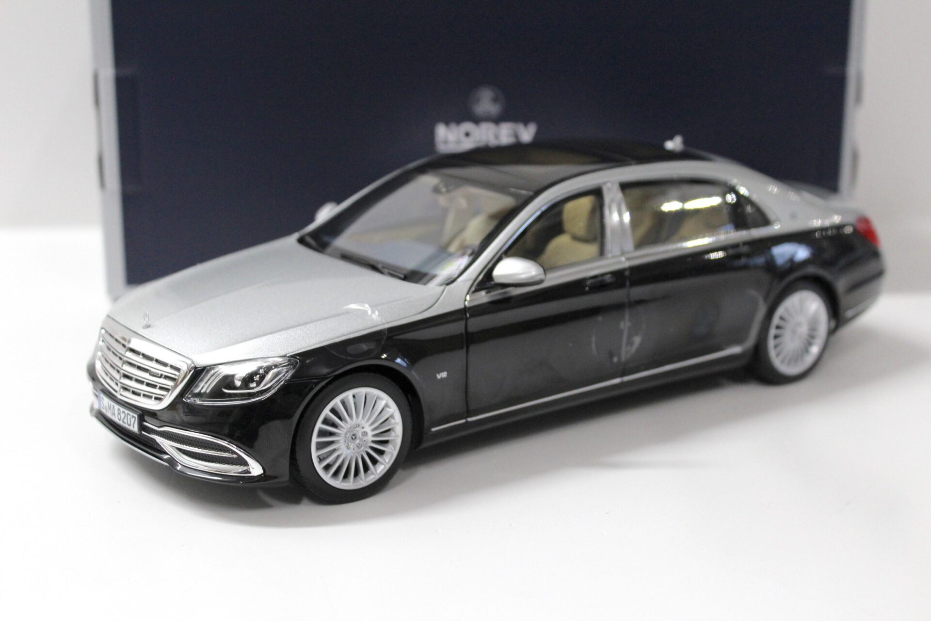1:18 Norev Mercedes Maybach S650 Limousine 2018 black/ silver - Premium ...