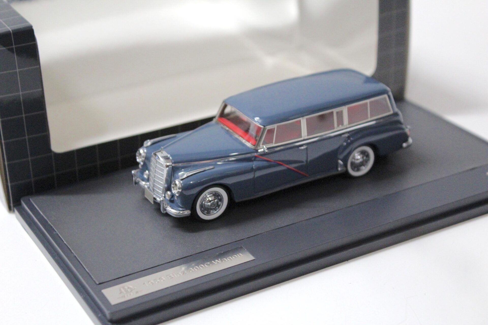 1:43 Matrix 1956 Mercedes 300C Binz 300C Wagon gray - Premium-Modelcars