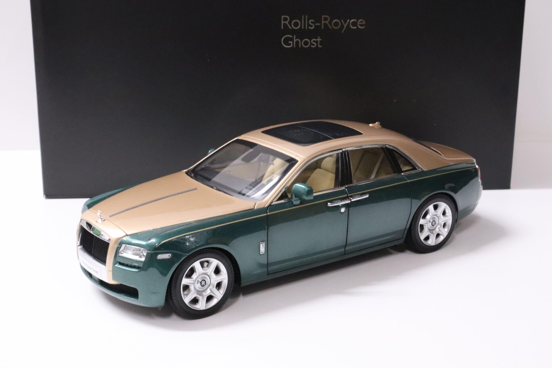 1:18 Kyosho Rolls Royce Ghost Brooklands green metallic/ gold - Premium ...