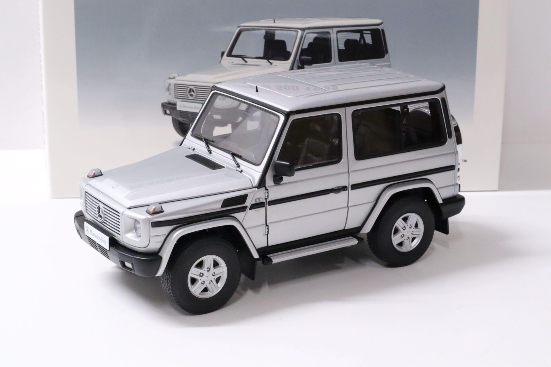 1:18 AUTOart Mercedes G-Class G500 SWB 1998 silver - Premium-Modelcars