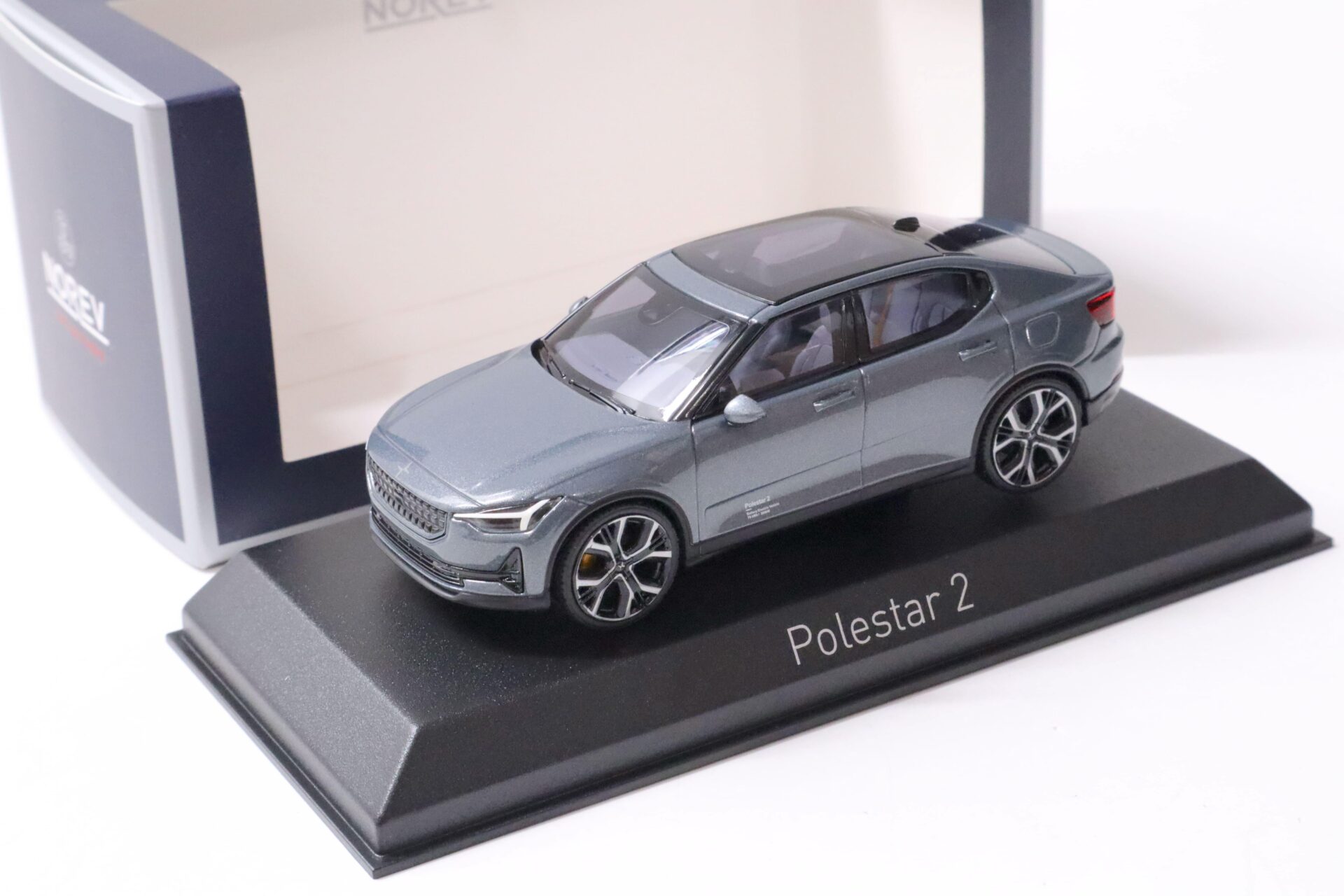 1:43 Norev Polestar 2 Thunder metallic 2021 - Premium-Modelcars