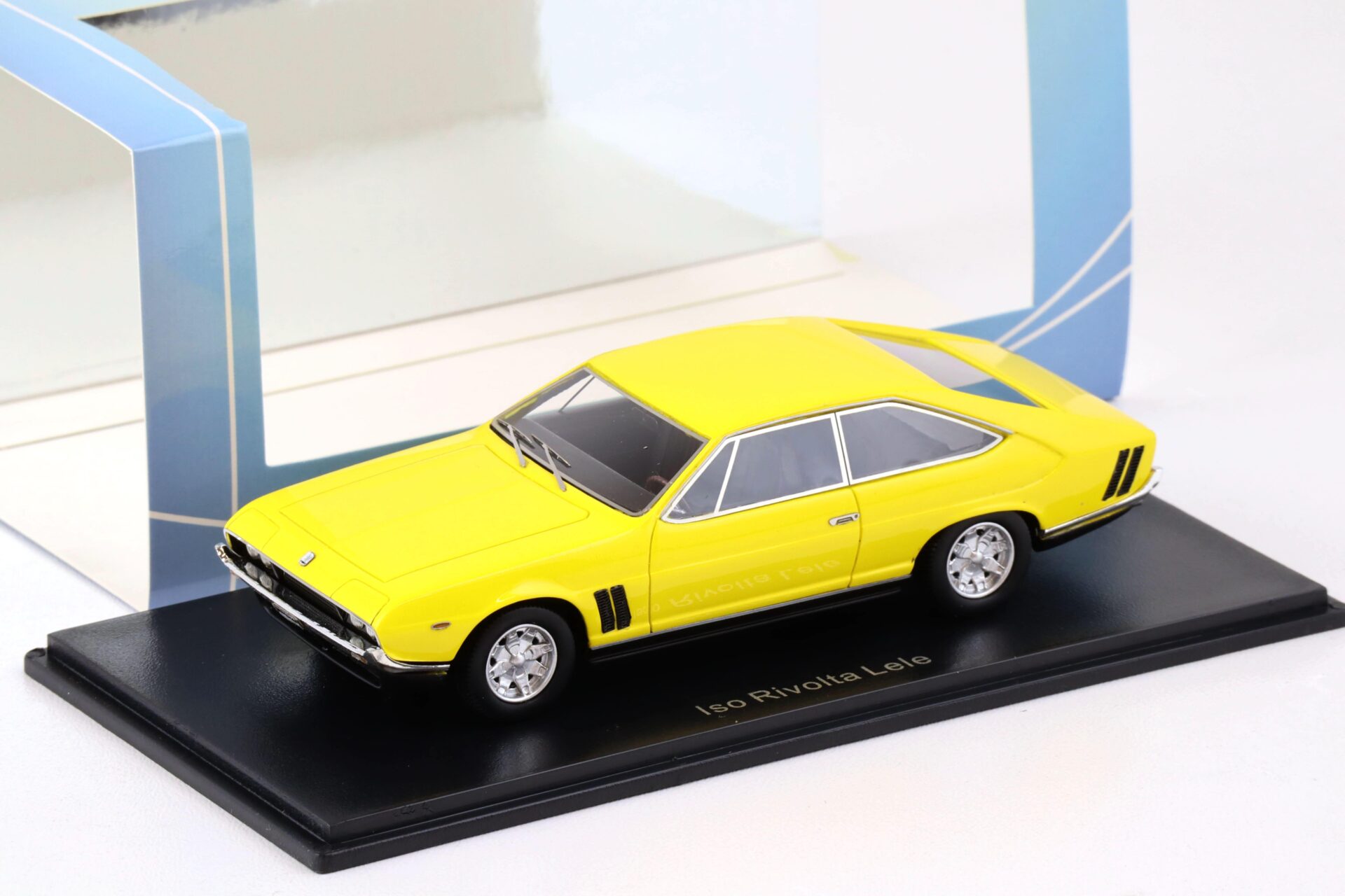 1:43 NEO Iso Rivolta Lele yellow - Premium-Modelcars
