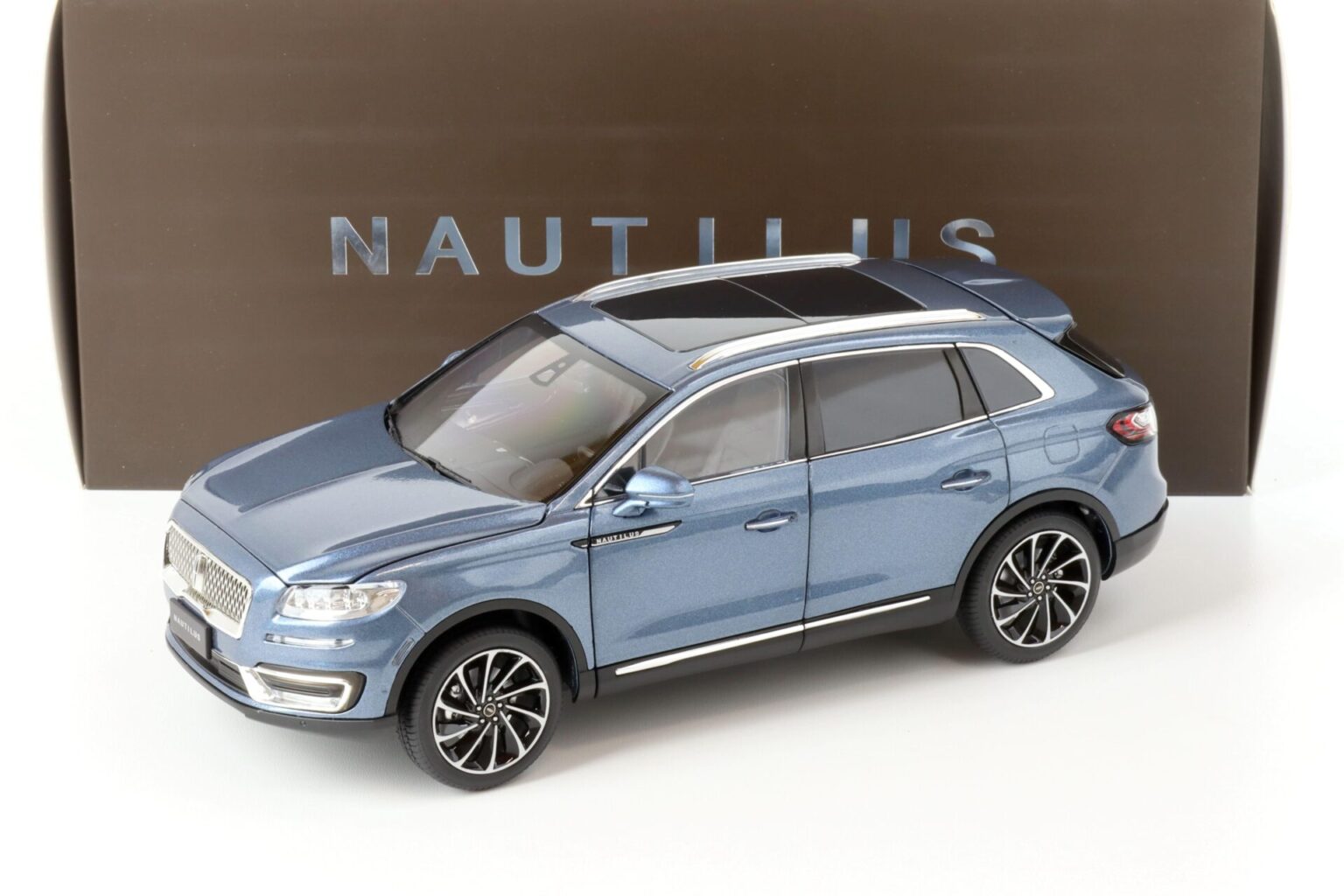 1:18 Original Lincoln Nautilus Luxury SUV 2018 blue metallic DEALER ...
