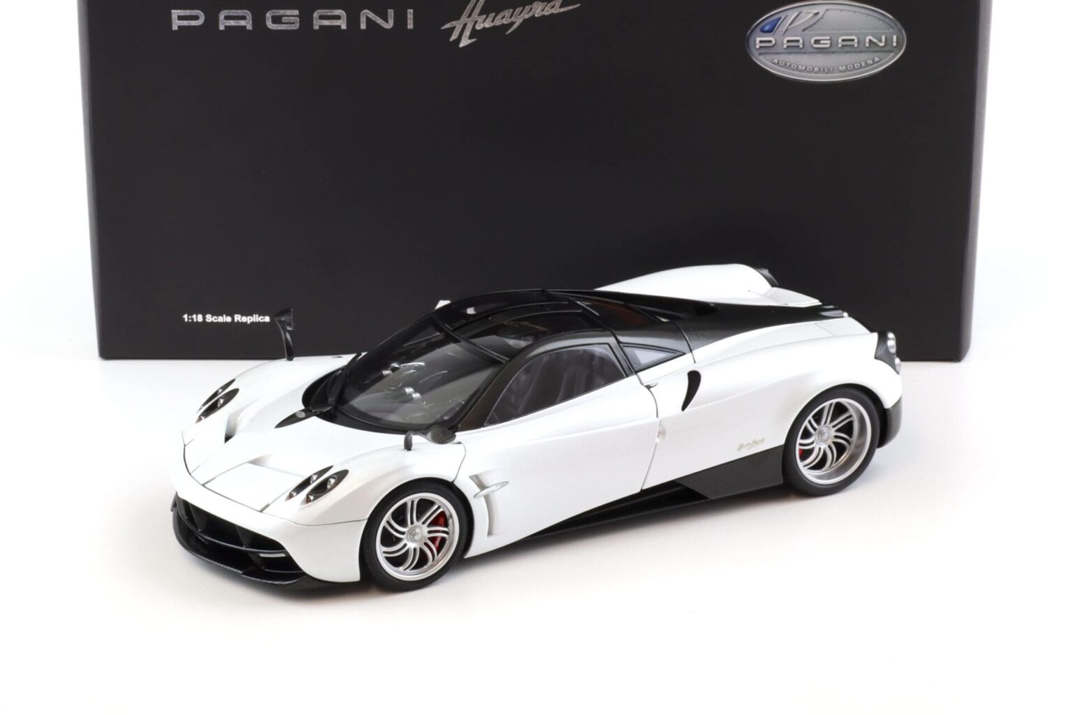 1:18 AUTOart Signature Pagani Huayra 2011 pearl white DIECAST 78267 ...