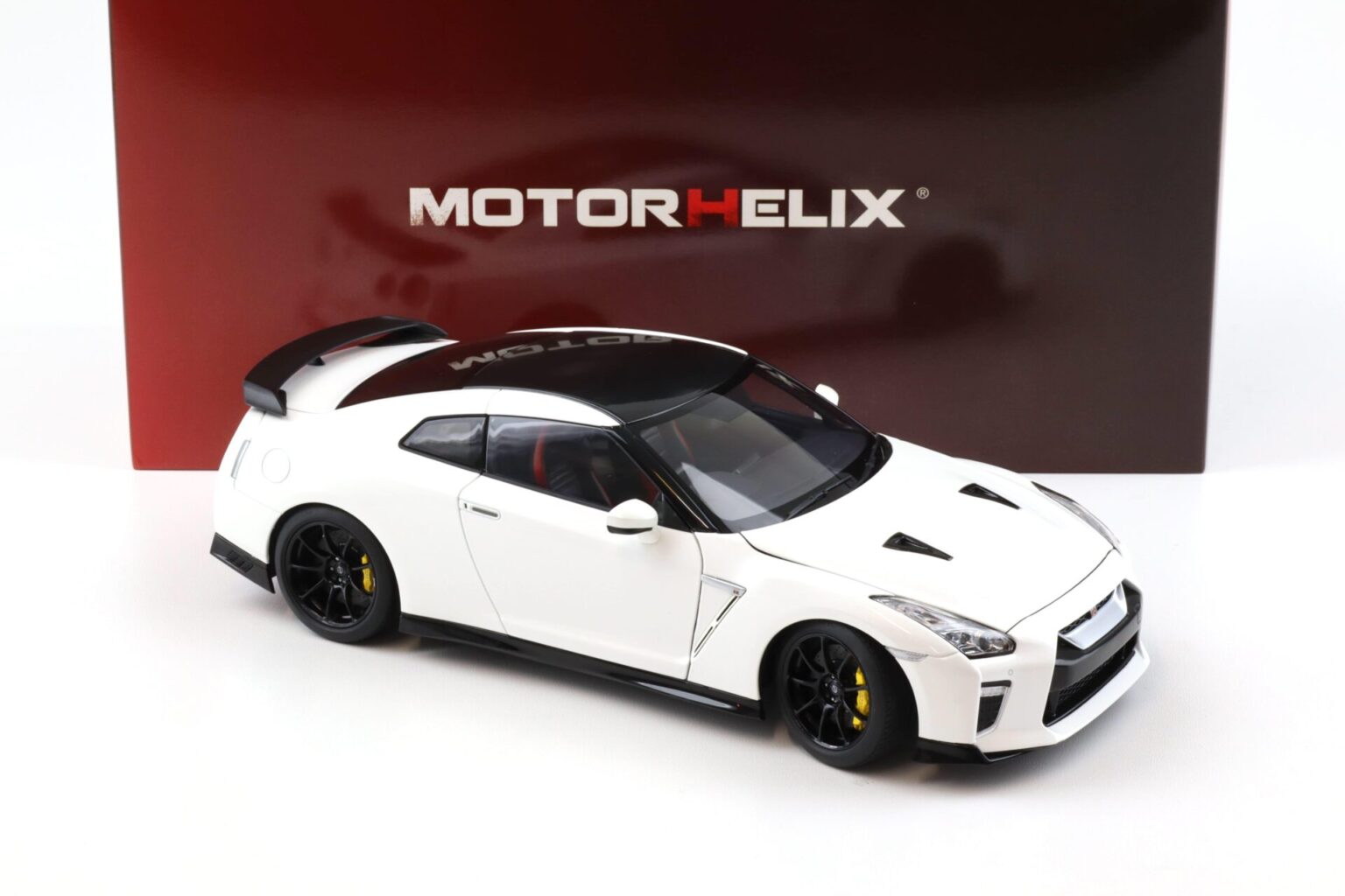 1:18 Motorhelix Nissan GT-R R35 Track Edition by NISMO 2022 T-Spec pearl white M83518 – Premium ...