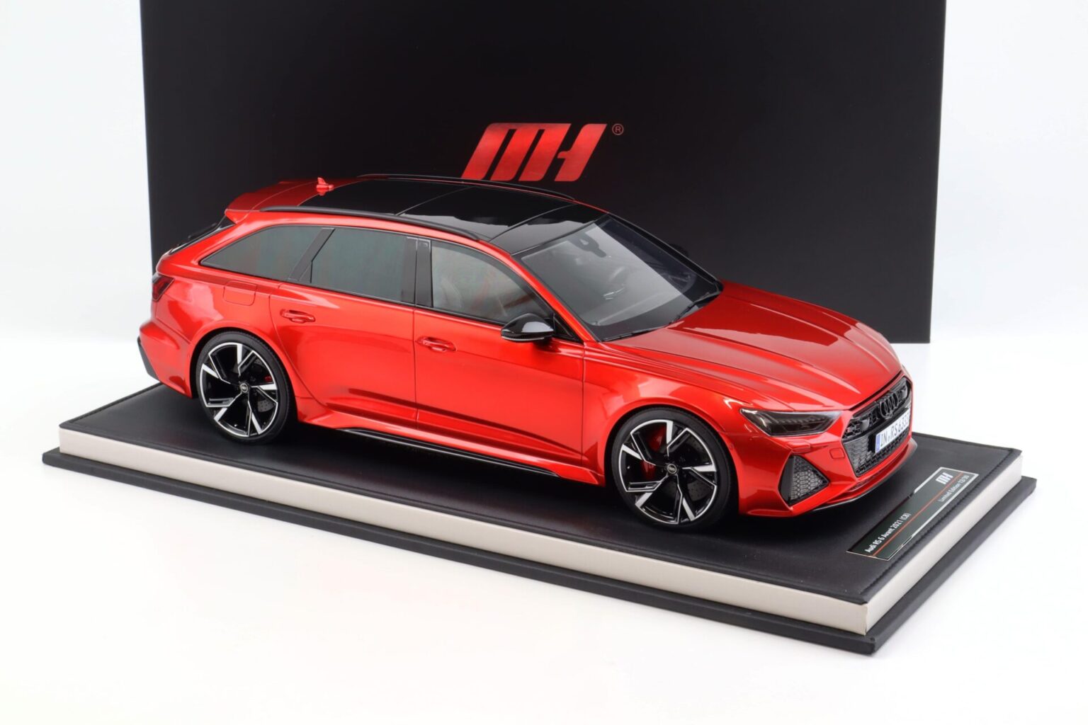 1:12 Motorhelix Audi RS6 Avant C8 red metallic 2021 with display ...