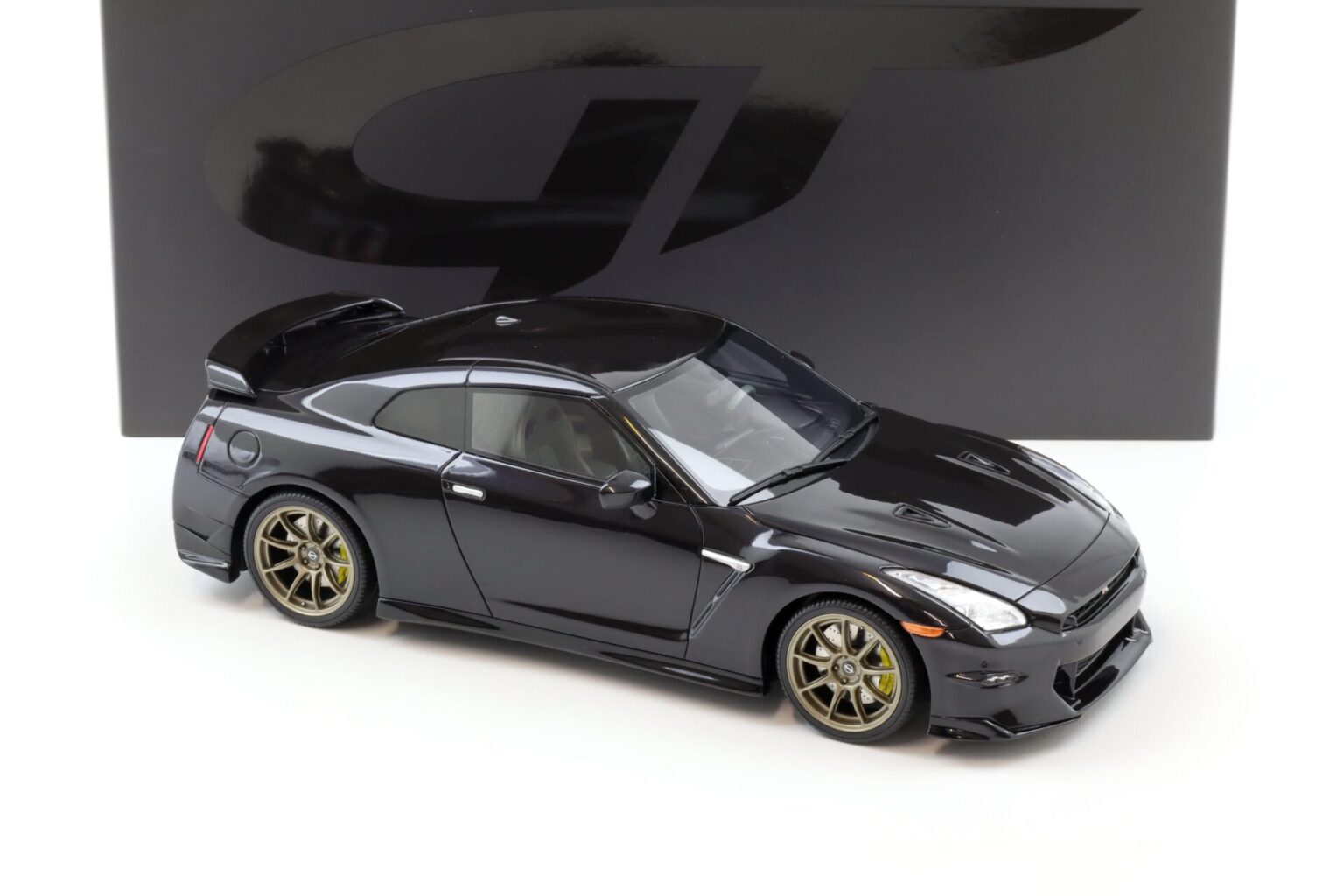 1:18 GT Spirit GT932 Nissan GT-R R35 Takuma Edition Midnight purple ...