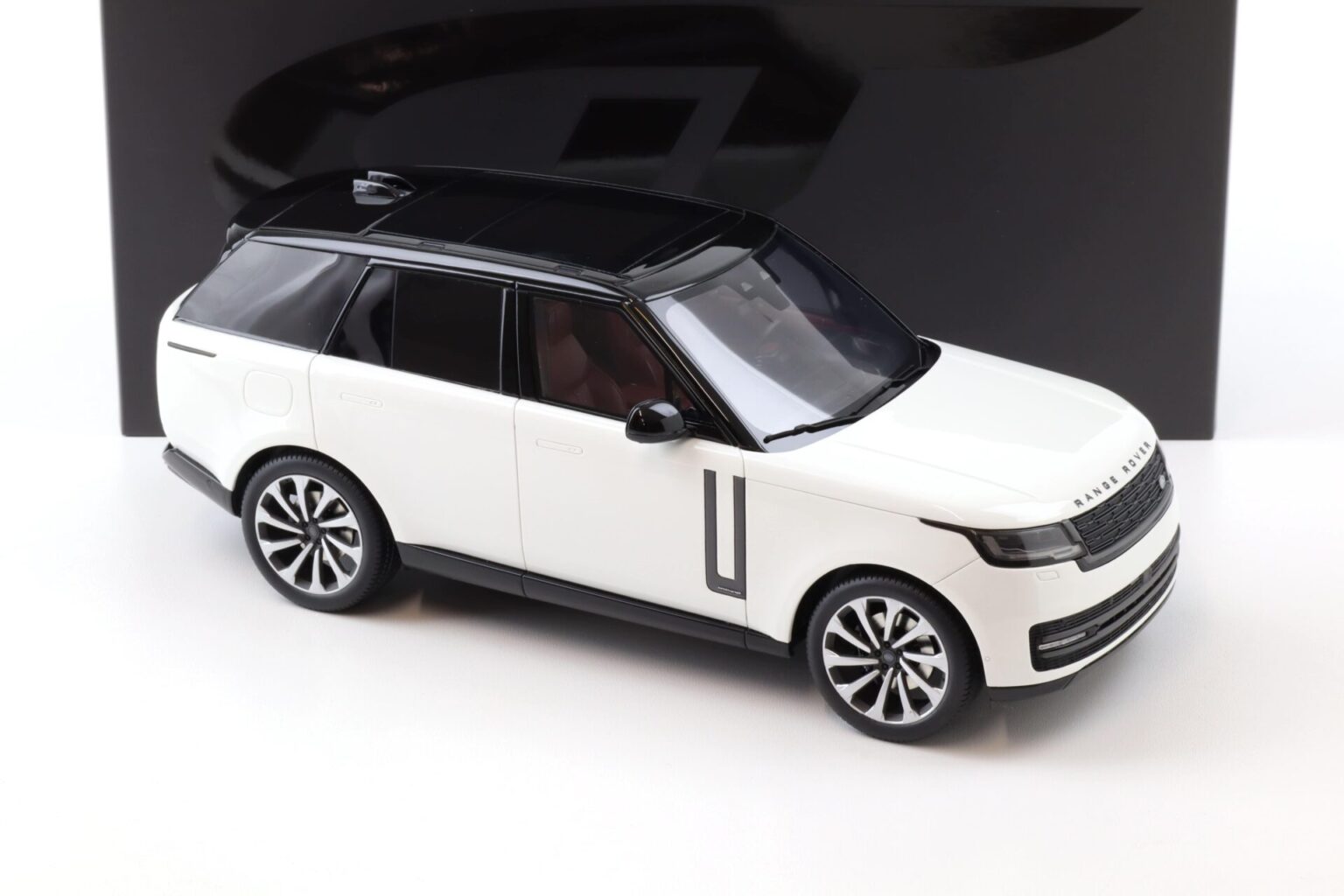 1:18 GT Spirit GT533 Range Rover P530 Autobiography Fuji white 2024 ...