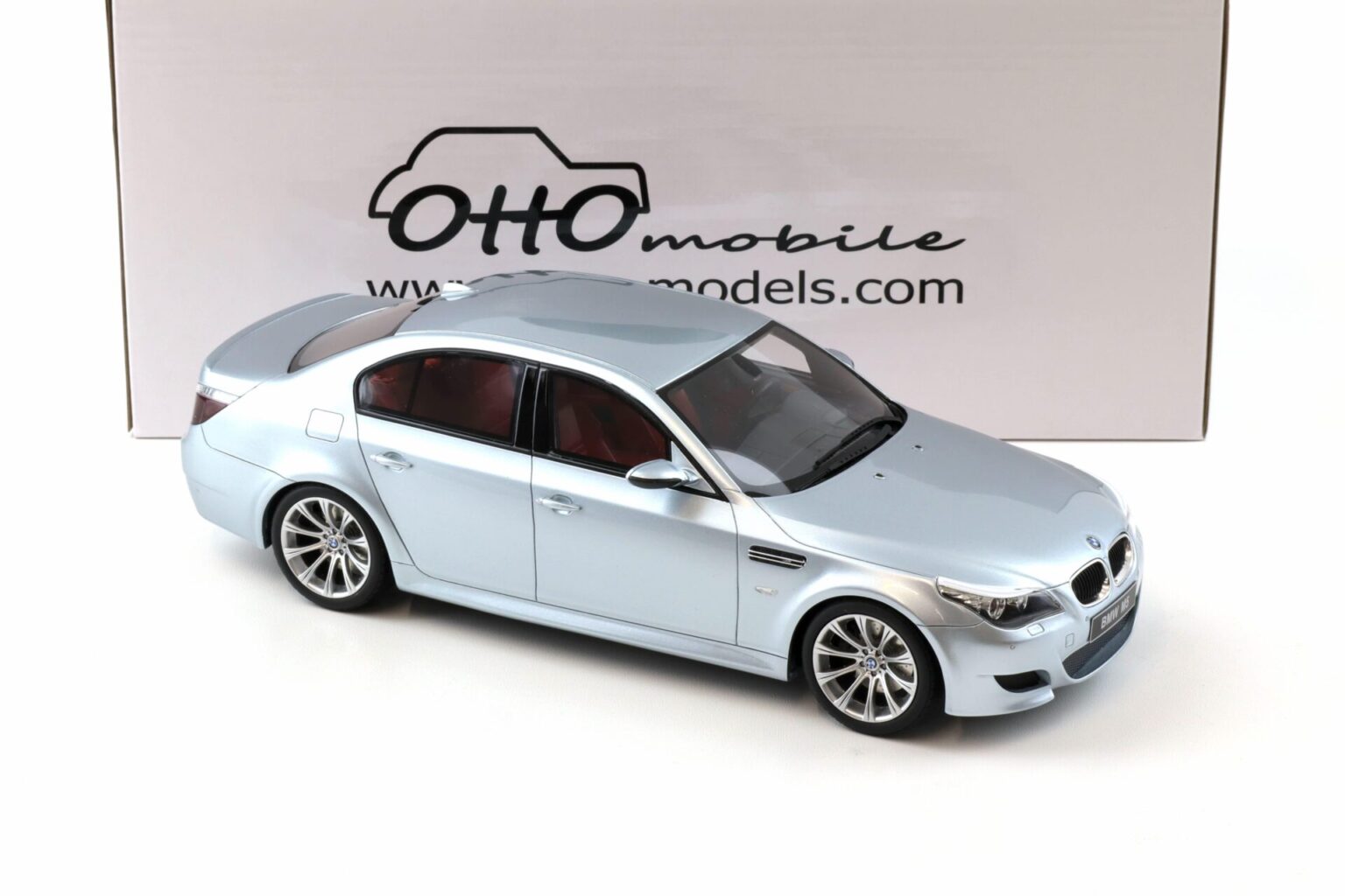 1:18 OTTO mobile OT426 BMW M5 (E60) Phase 2 Limousine 2008 silver ...