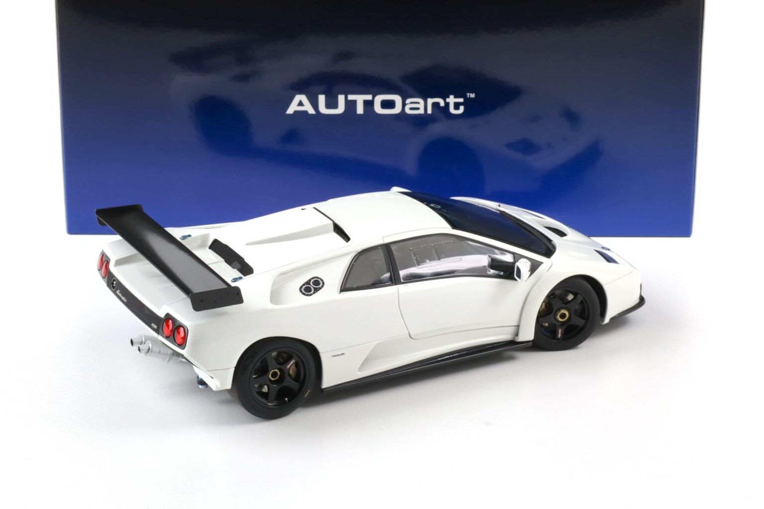 1:18 AUTOart Lamborghini Diablo GT-R Coupe 1999 Impact white 79136 ...
