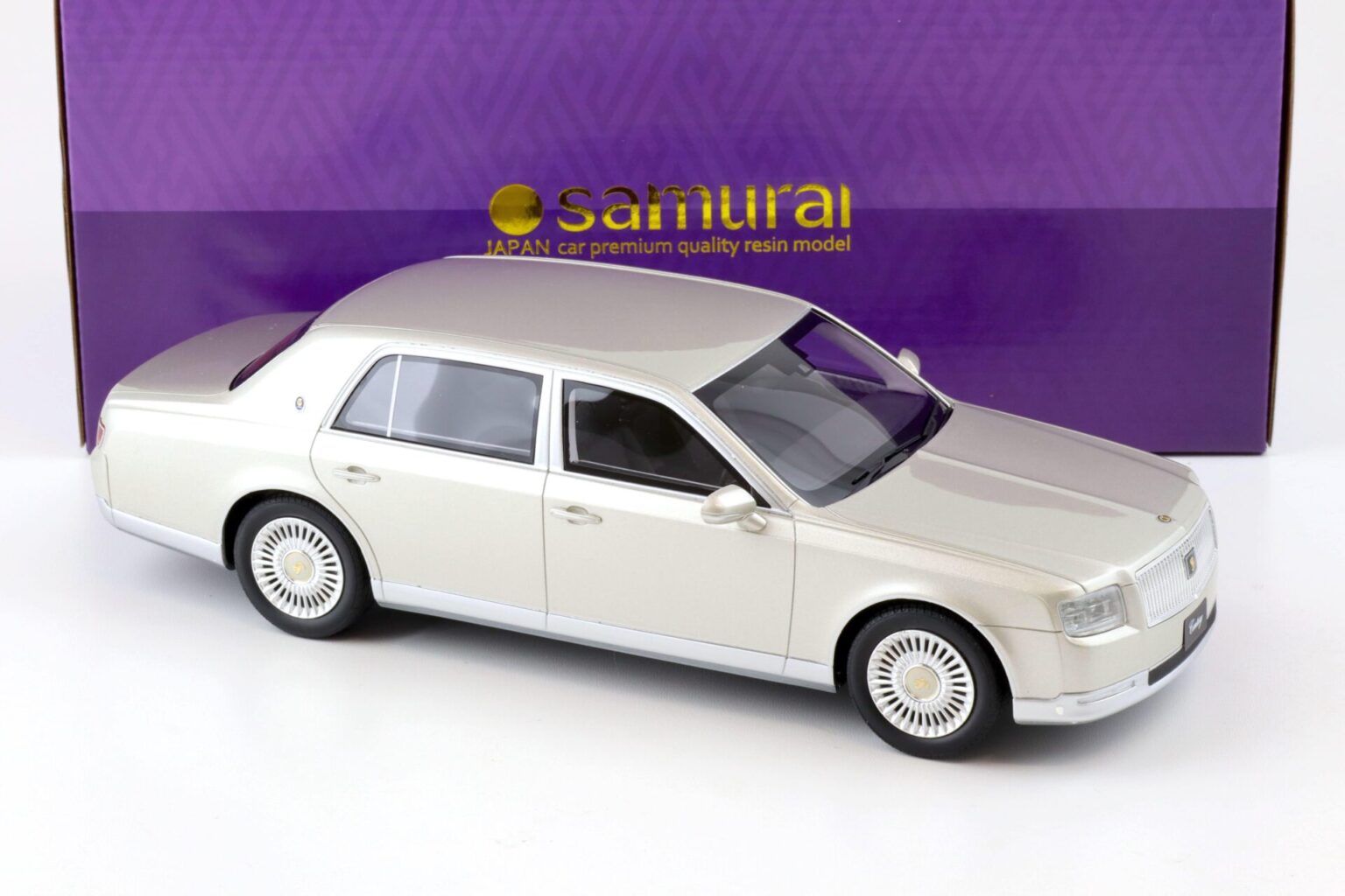 1:18 Kyosho Samurai 2018 Toyota Century Limousine silver metallic ...