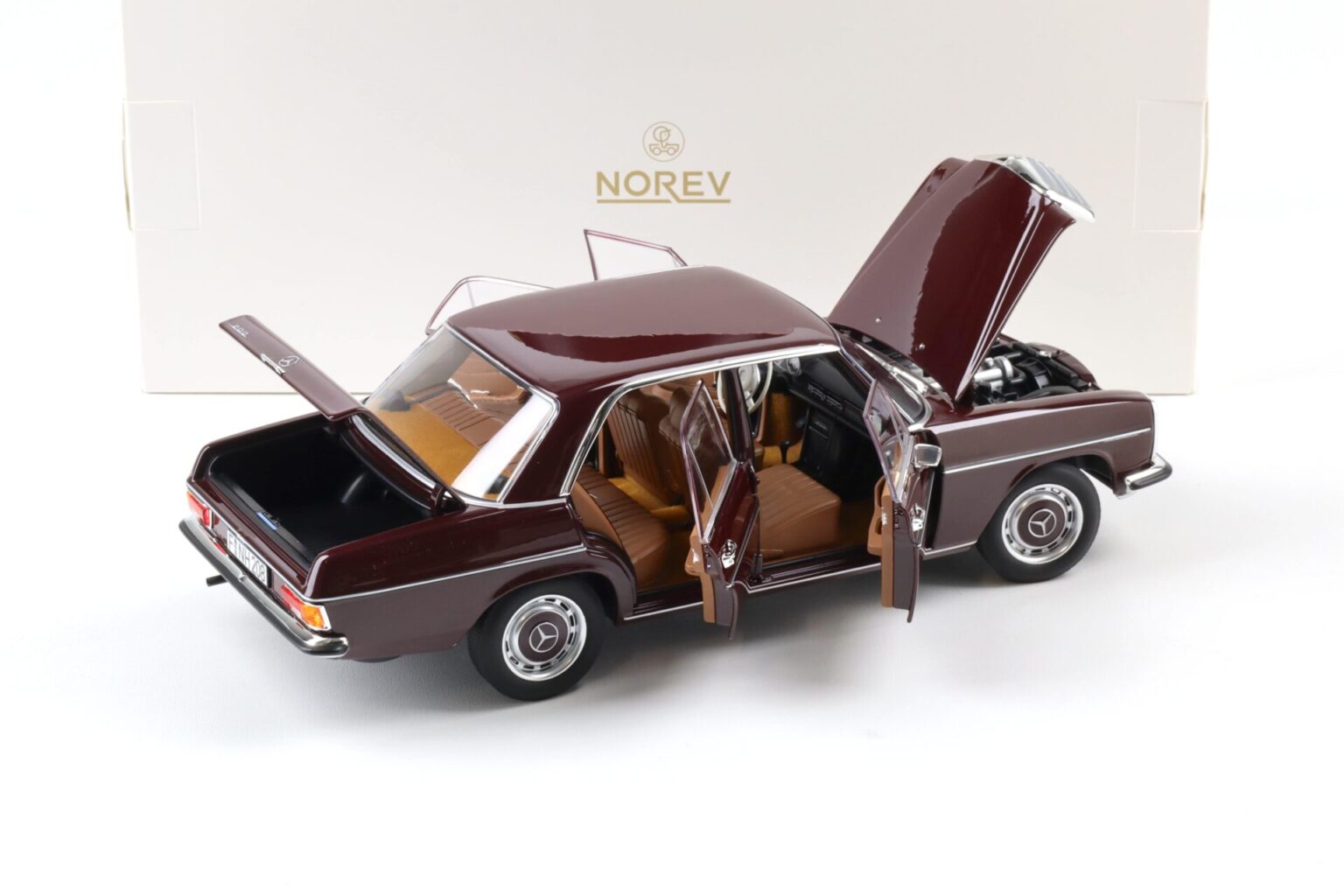 1:18 Norev Mercedes 200 Strich-Acht /8 W115 Limousine dark red brown ...