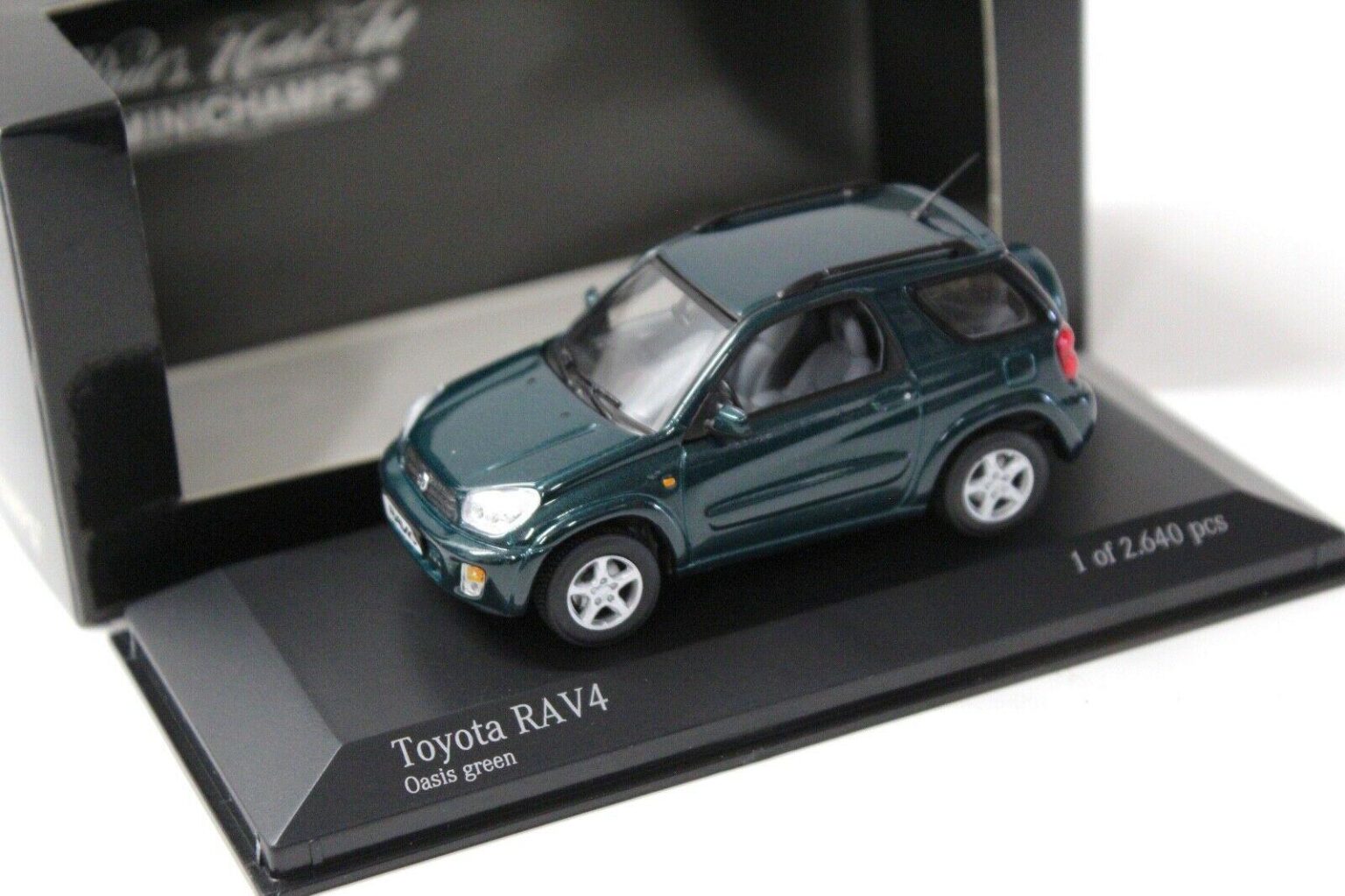 1:43 Minichamps Toyota RAV4 Oasis green 2000 – Premium-Modelcars