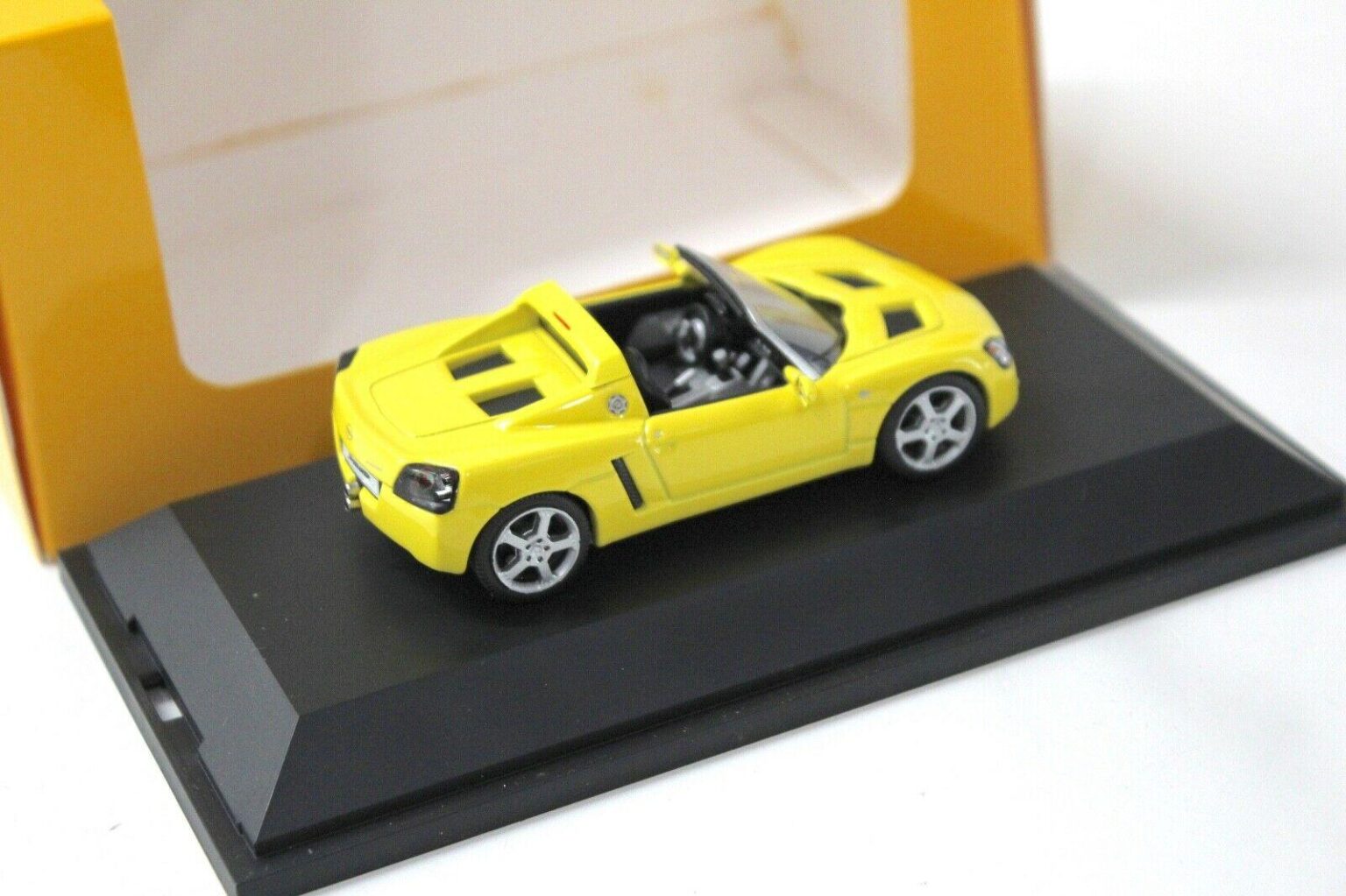 1:43 Schuco Opel Speedster yellow DEALER VERSION – Premium-Modelcars