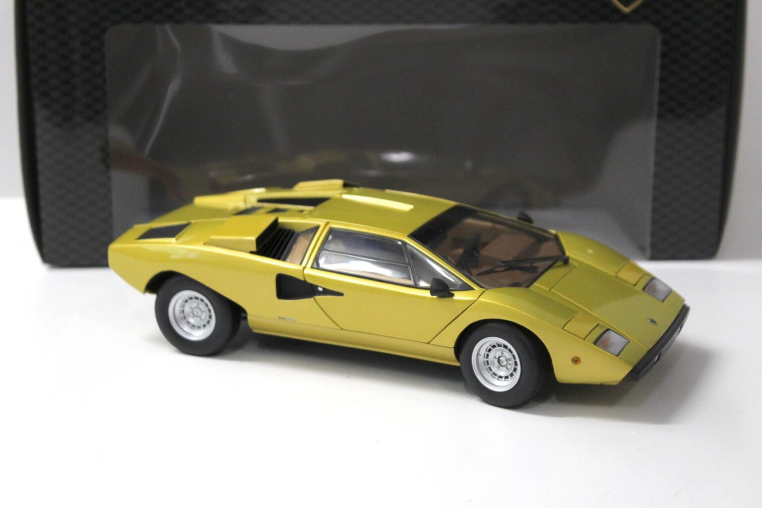 1:18 Kyosho Lamborghini Countach LP400 gold metallic – Premium-Modelcars