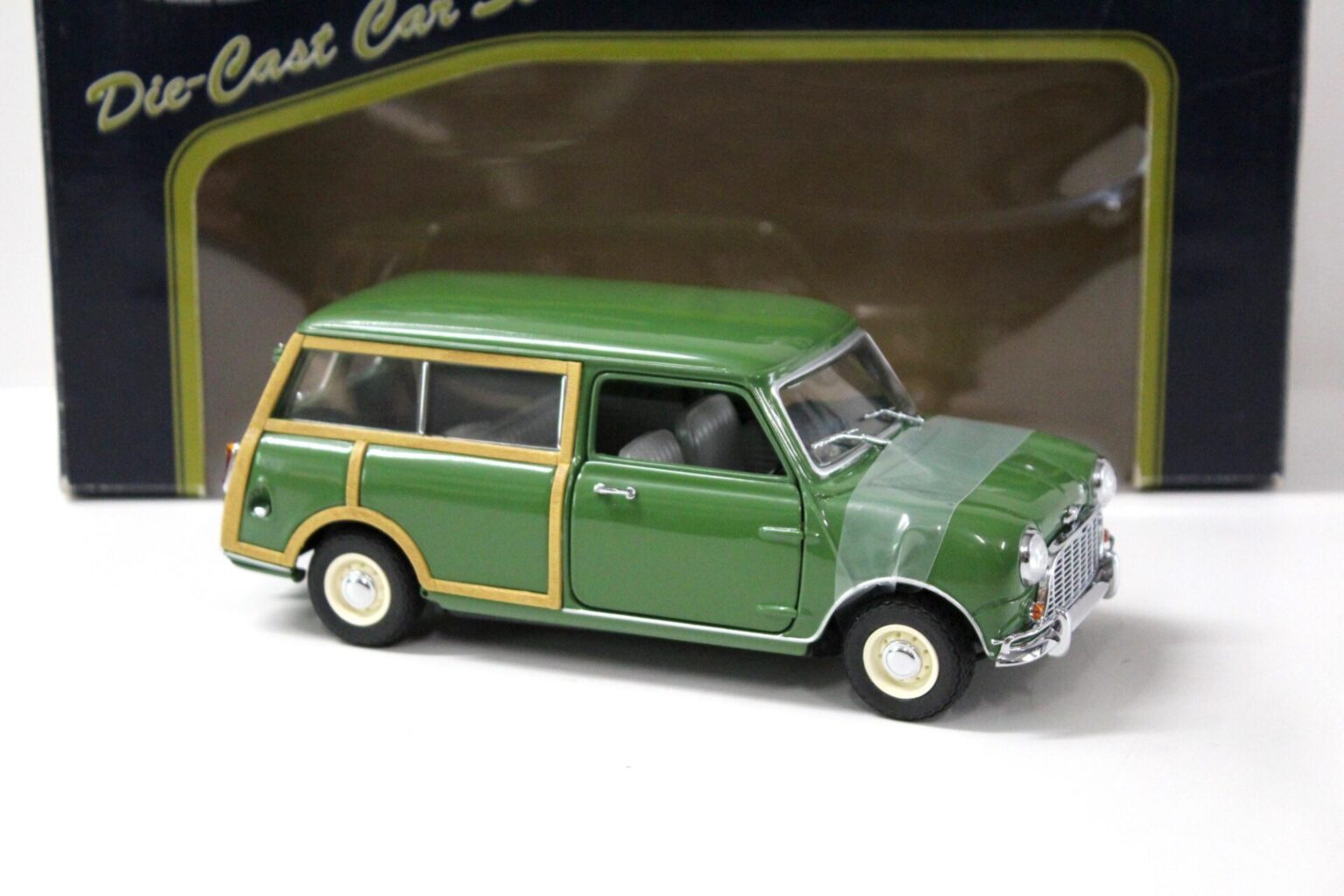 1:18 Kyosho Morris Mini Traveller green – Premium-Modelcars
