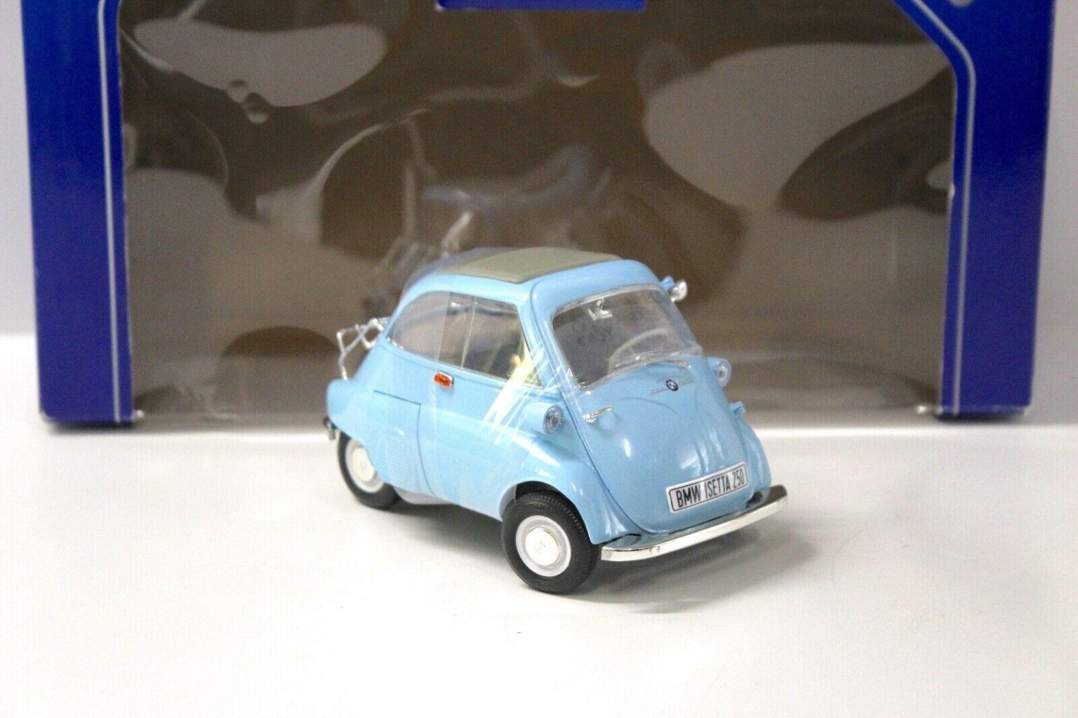 1:18 Revell BMW Isetta 250 light blue – Premium-Modelcars