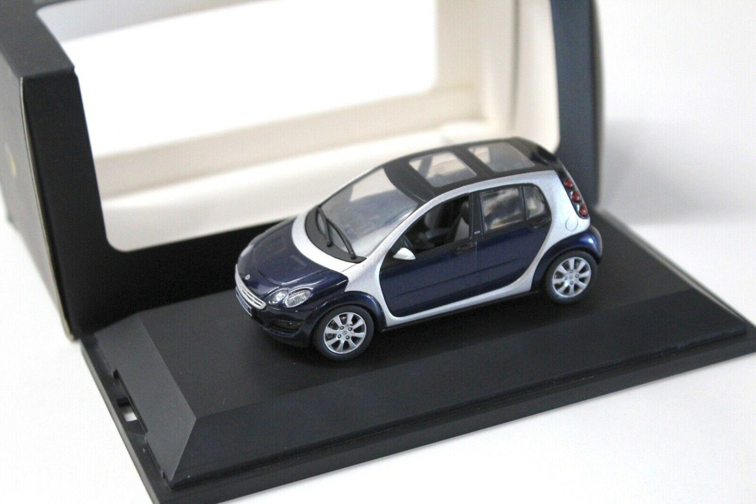 1:43 Schuco Smart Forfour Star blue DEALER VERSION – Premium-Modelcars