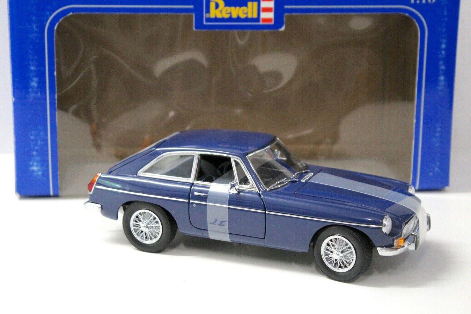 1:18 Revell MGB GT Coupe blue – Premium-Modelcars