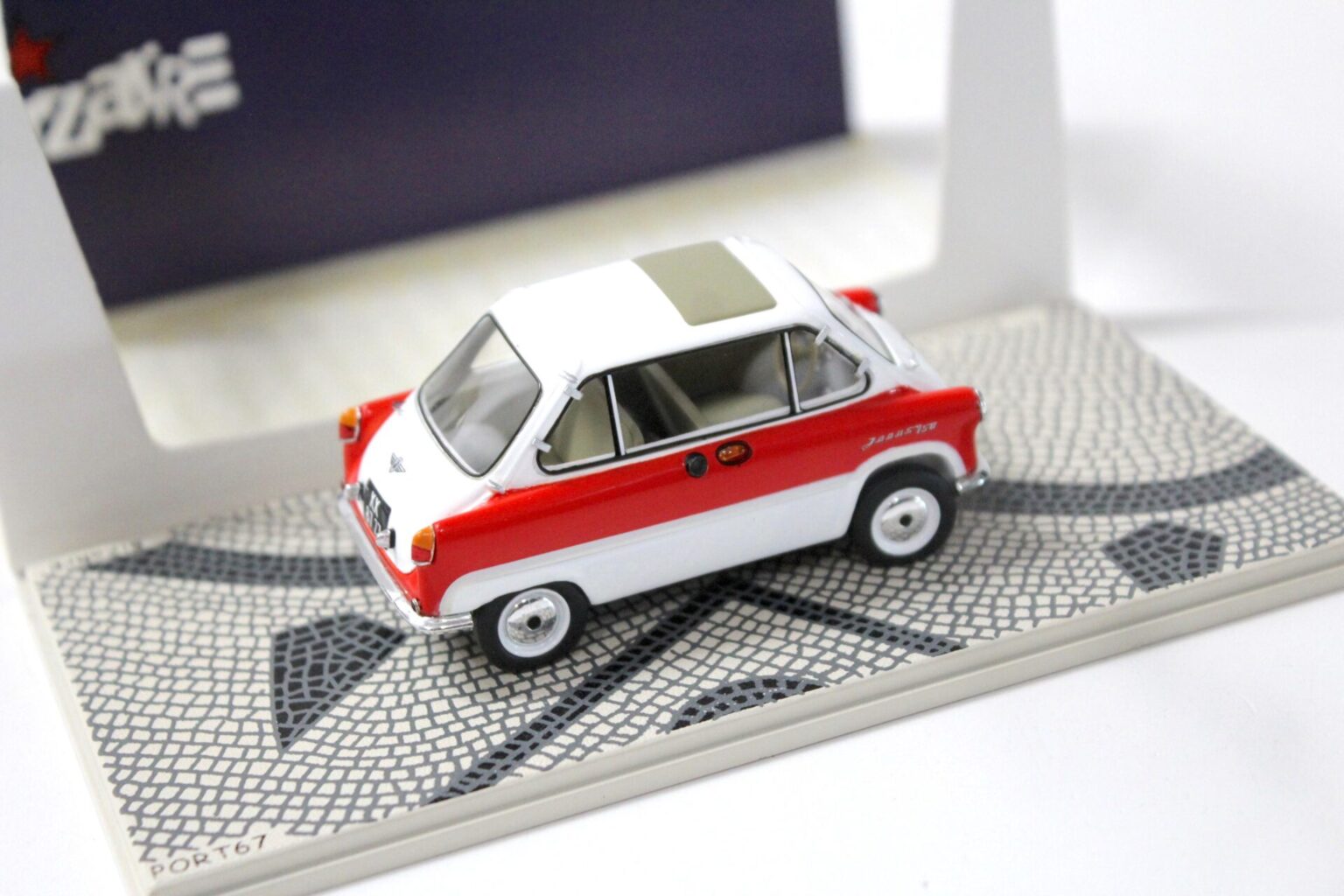 1:43 Spark Bizarre Zündapp Janus 1956 white/ red – Premium-Modelcars