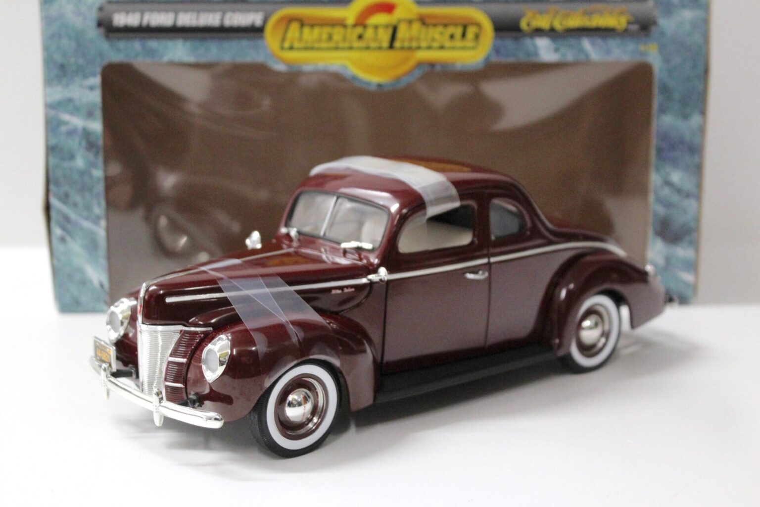 1:18 ERTL 1940 Ford Deluxe Coupe dark red – Premium-Modelcars
