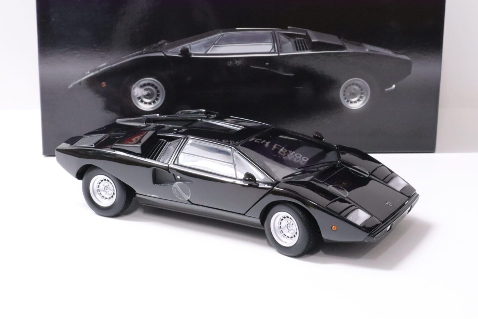 1:18 Kyosho Lamborghini Countach LP400 Coupe black – Premium-Modelcars