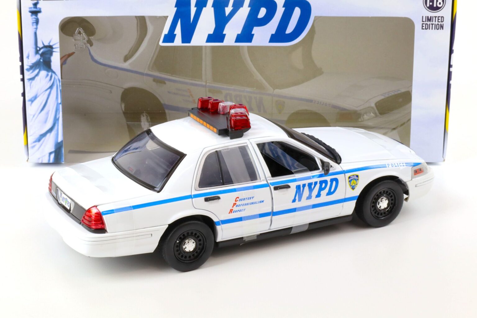 1:18 Greenlight Ford Crown Victoria Police Intercopter NYPD New York ...