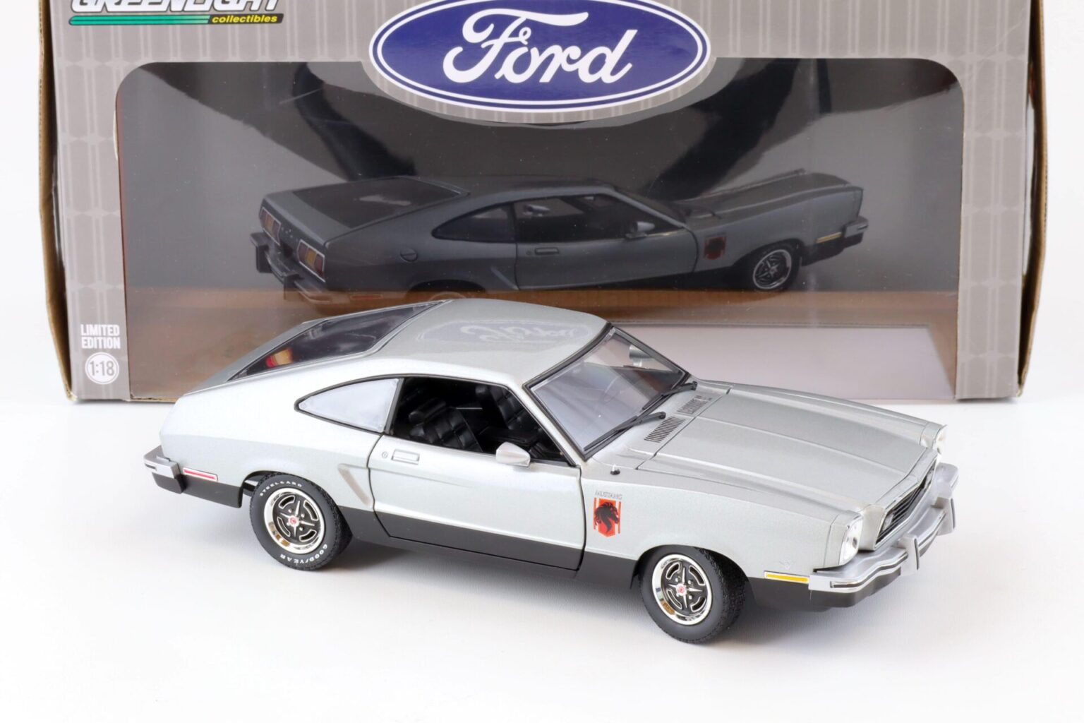 1:18 Greenlight 1976 Ford Mustang II Stallion silver metallic – Premium ...