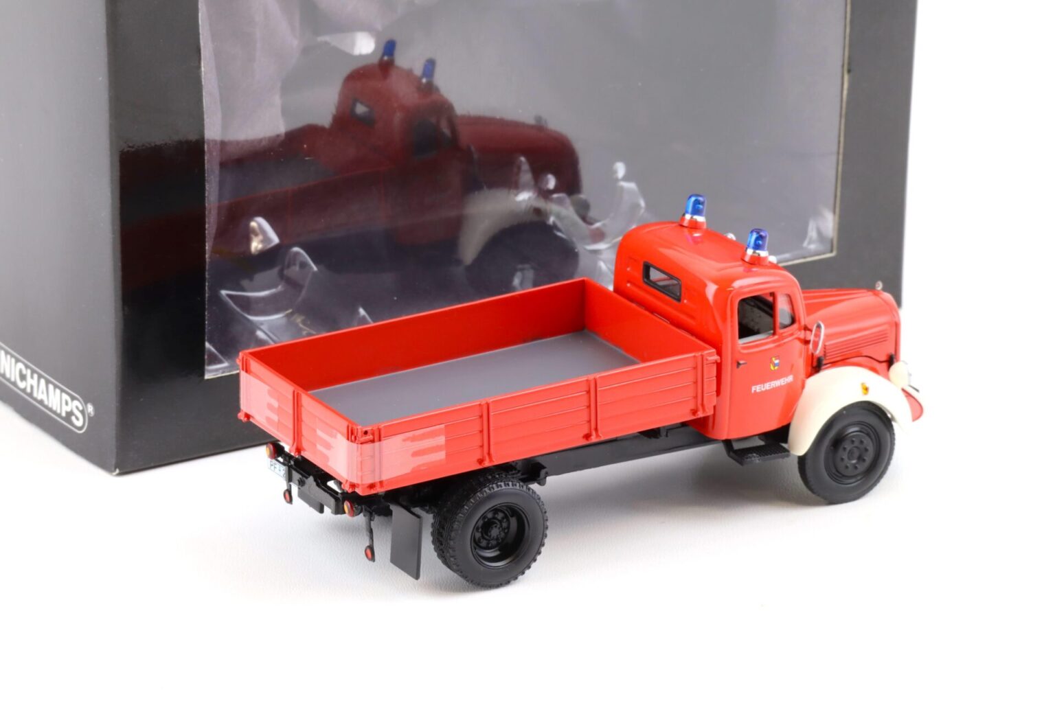 1:43 Minichamps Mercedes L 3500 K Kipper Feuerwehr Pforzheim red/ white ...