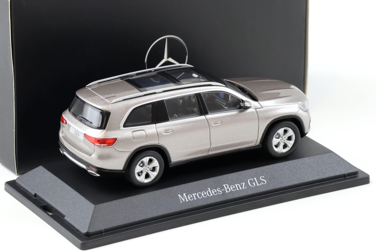 1:43 Z-Models Mercedes GLS X167 Mojave silver 2019 DEALER VERSION ...